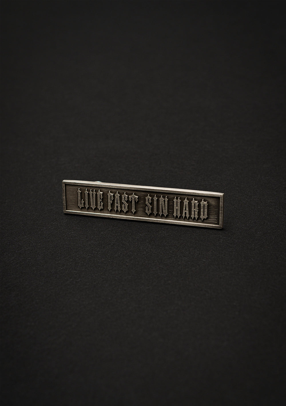 MEN OF MAYHEM I Anstecker I Pin Live Fast Sin Hard I Für Weste, Jacke